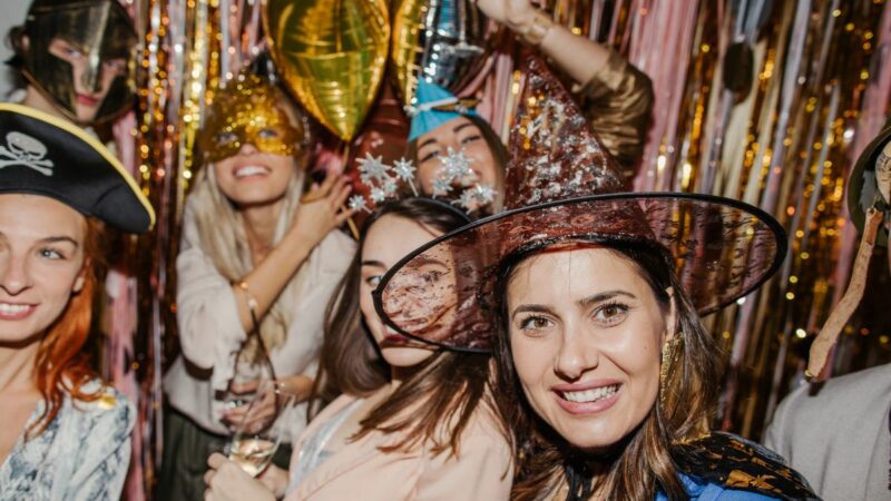 Fiestas temáticas: ¿Cómo organizar un evento social con éxito?